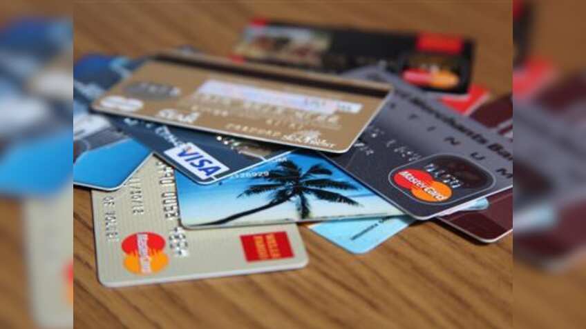 Debit और Credit Card का इस्तेमाल करते हैं? यहां जानिए दोनों के बीच क्या ...