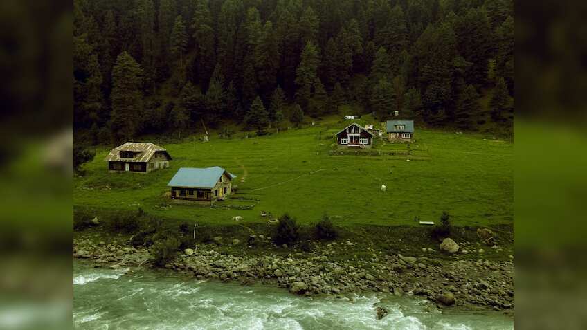 पहलगाम आतंकी हमले के बाद सैलानियों को तरसेगी घाटी! कश्मीर के 87 में 48 ...