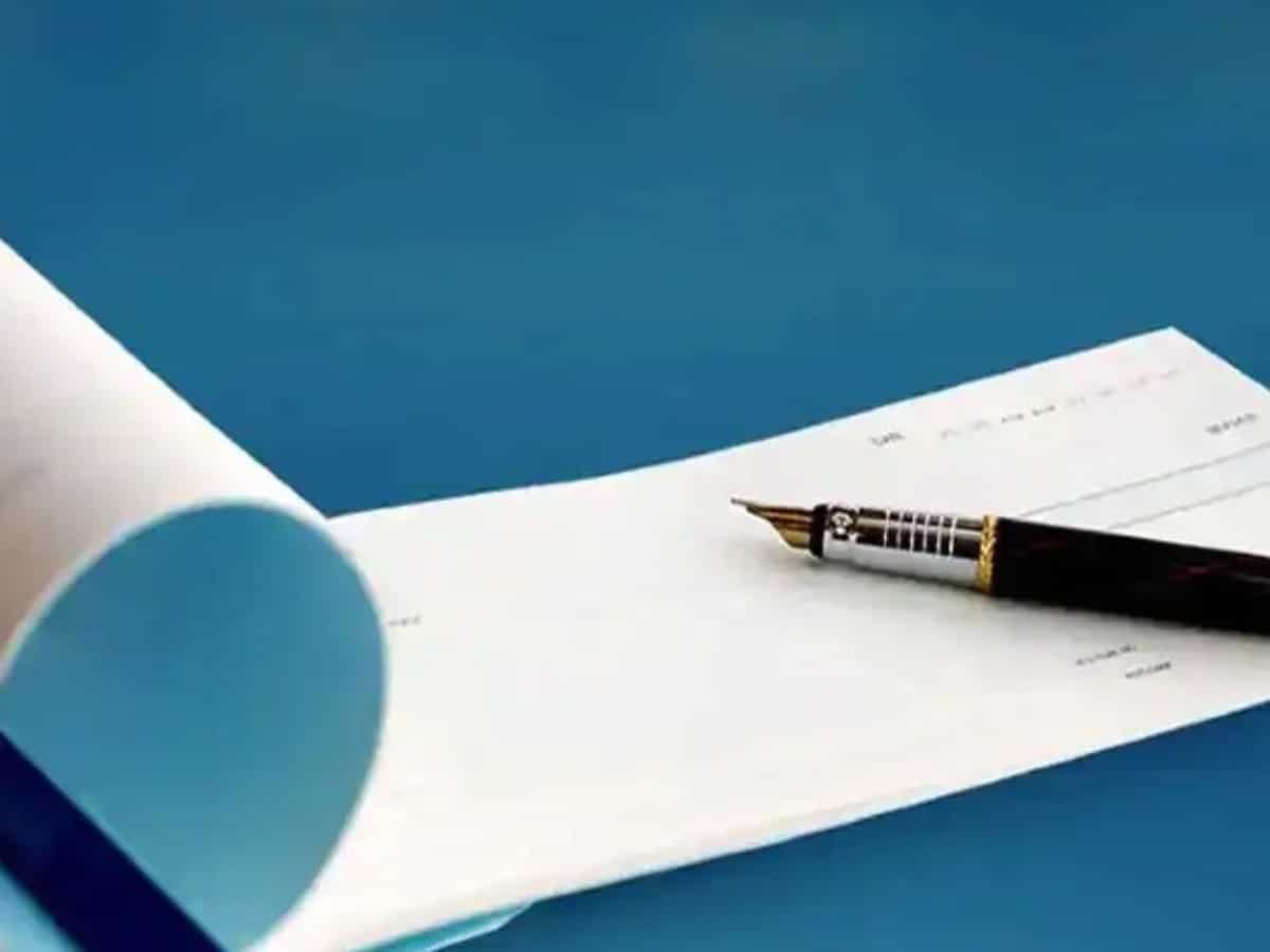 Bank Rules: चेक चाहे हजार का हो या लाखों का...अमाउंट के पीछे तिरछी लकीर (/-) के साथ Only क्‍यों ...