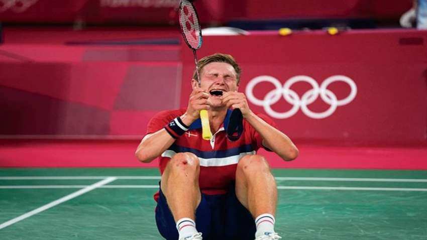Tokyo Olympics 2020 Viktor Axelsen display of emotions after winning ...