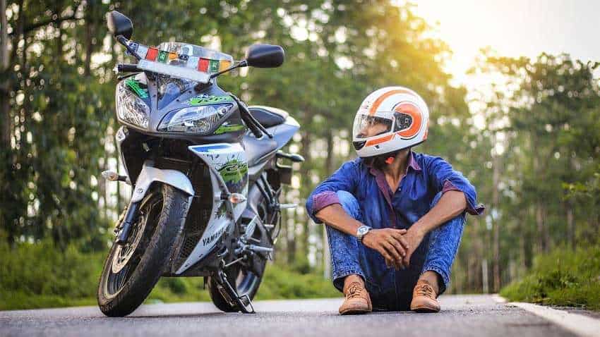 Two-Wheeler Tips: चलाते हैं टू व्हीलर तो जान लीजिए ये खास सेफ्टी टिप्स ...