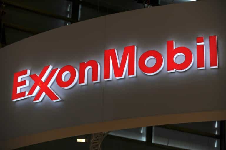 ExxonMobil earning dives 63% on plunging oil prices