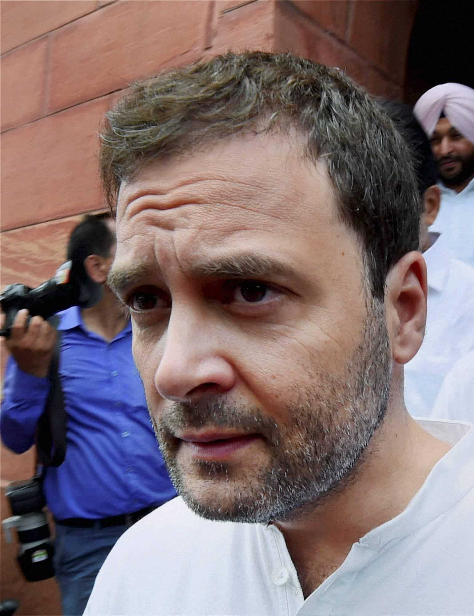 Rahul meets Cong leaders to chalk out party's strategy on GST | Zee ...