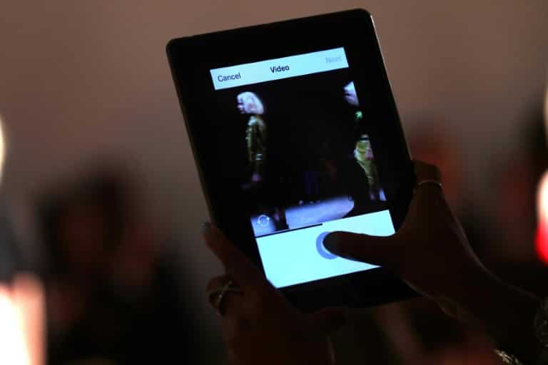 PC sales fall on tablets, smartphones revolution