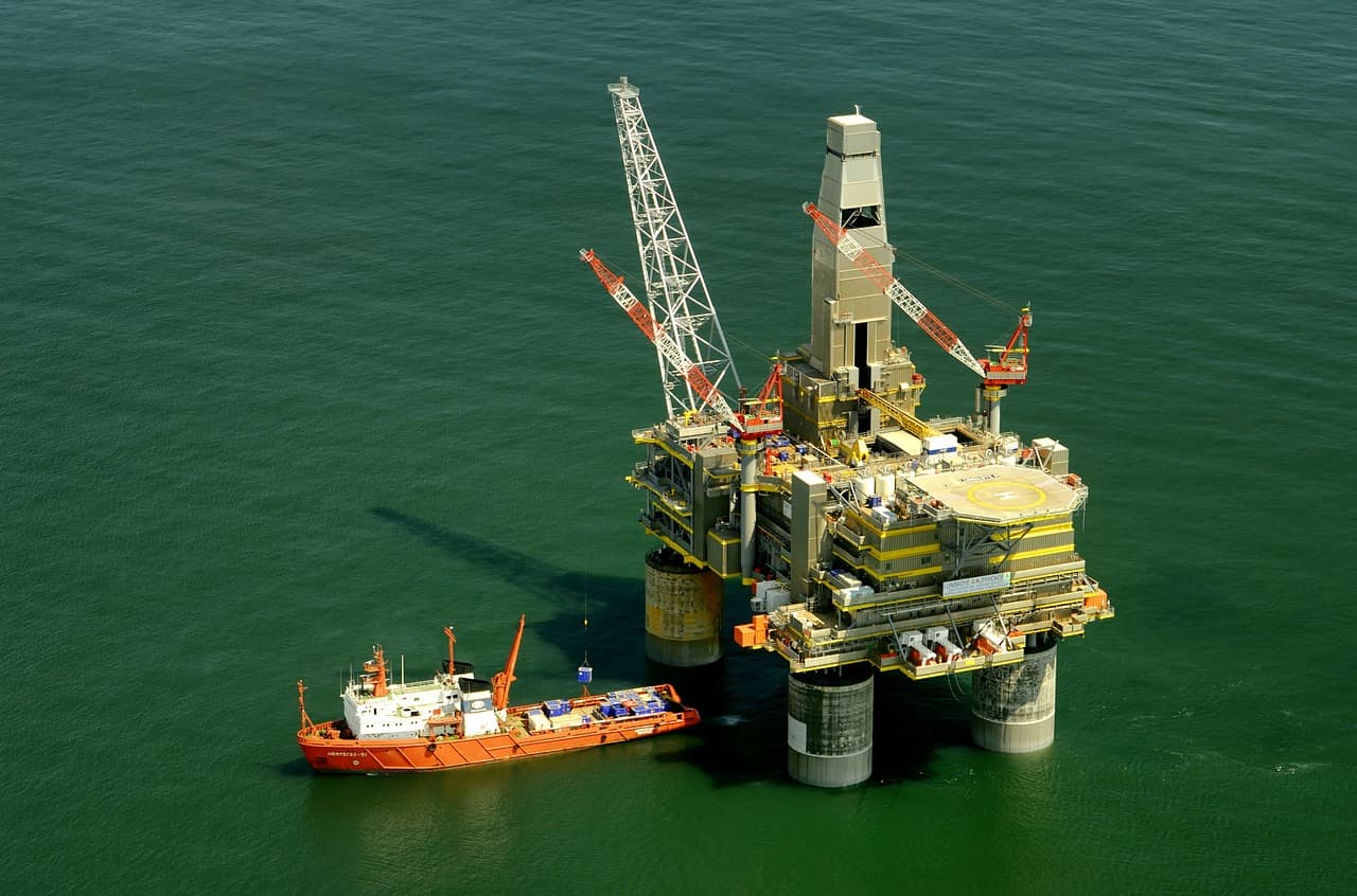 ONGC to begin production from Ratna R-Series oil field in 2019 | Zee ...