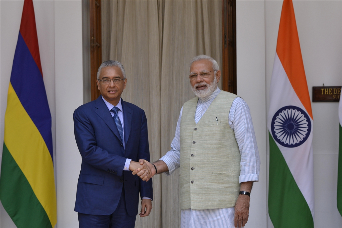India extends $500-million credit line to Mauritius