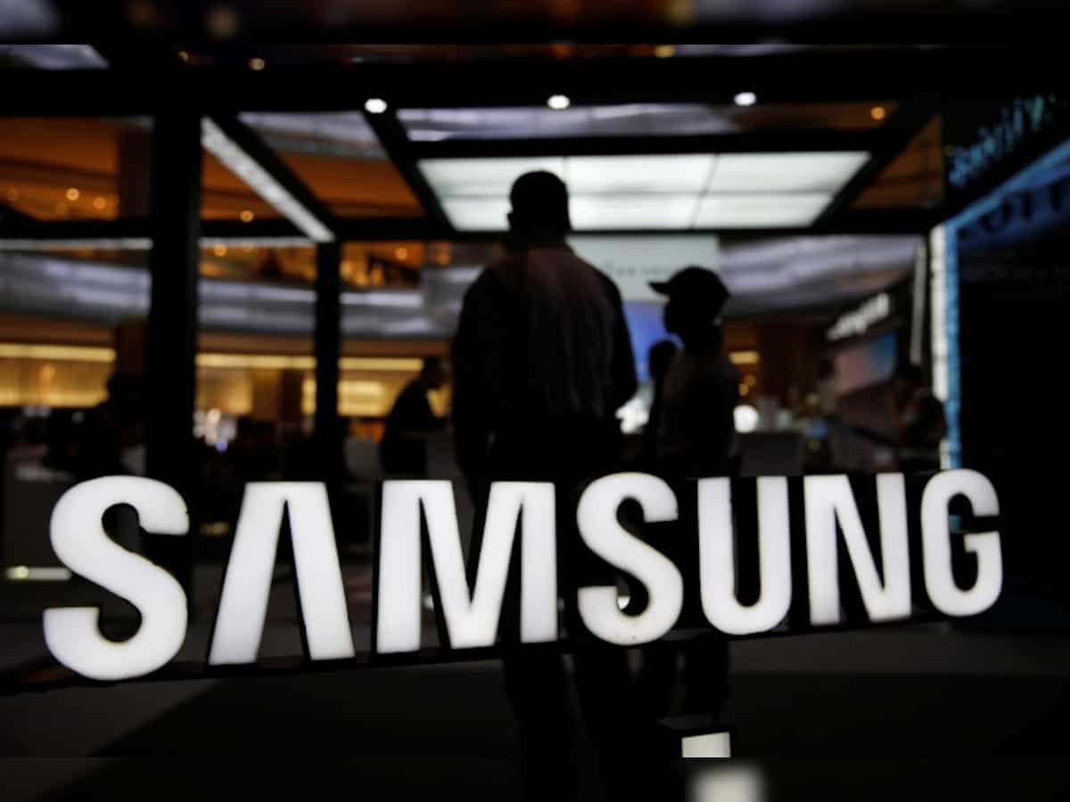 Samsung demonstrates 5G network on high-speed train | Zee Business