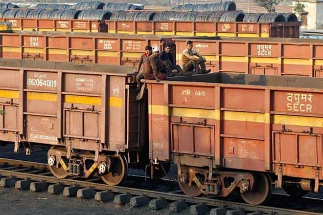 Steel Min in talks with railways to resolve rake issue | Zee Business