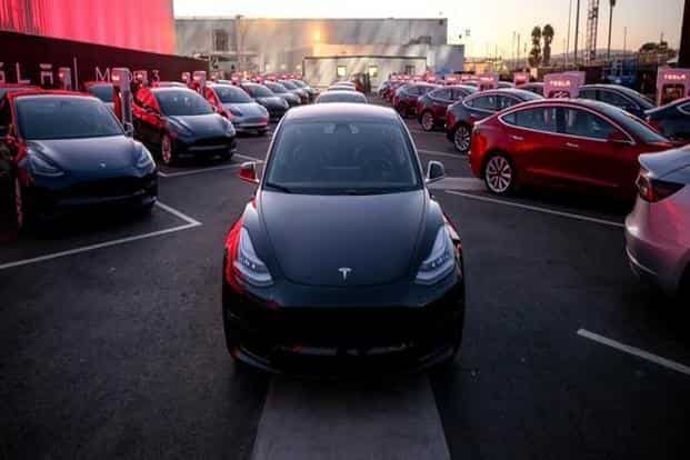 Tesla share price rises as Elon Musk says Model 3 set to hit target