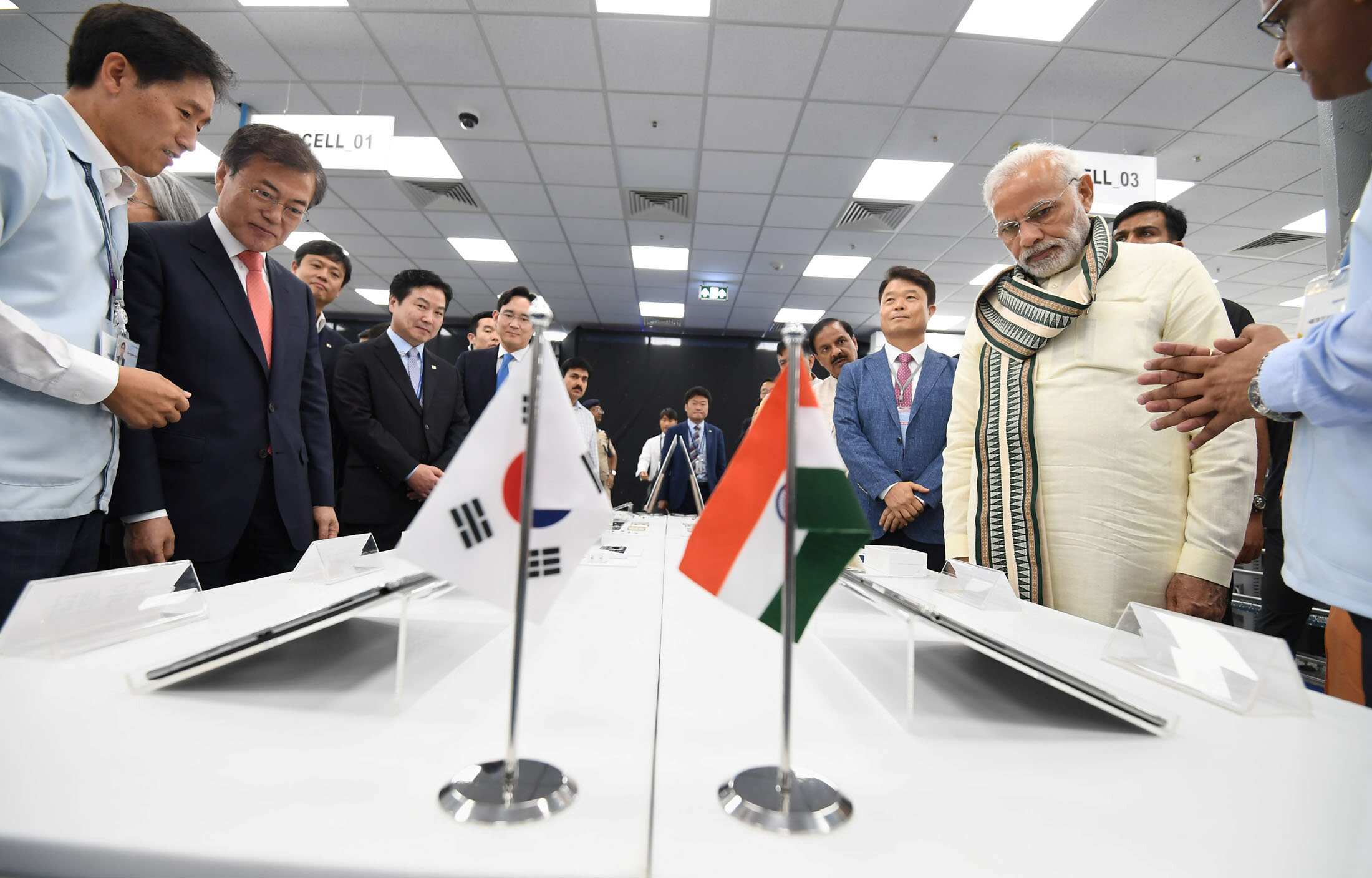 PM Narendra Modi inaugurates world's biggest phone factory by Samsung ...