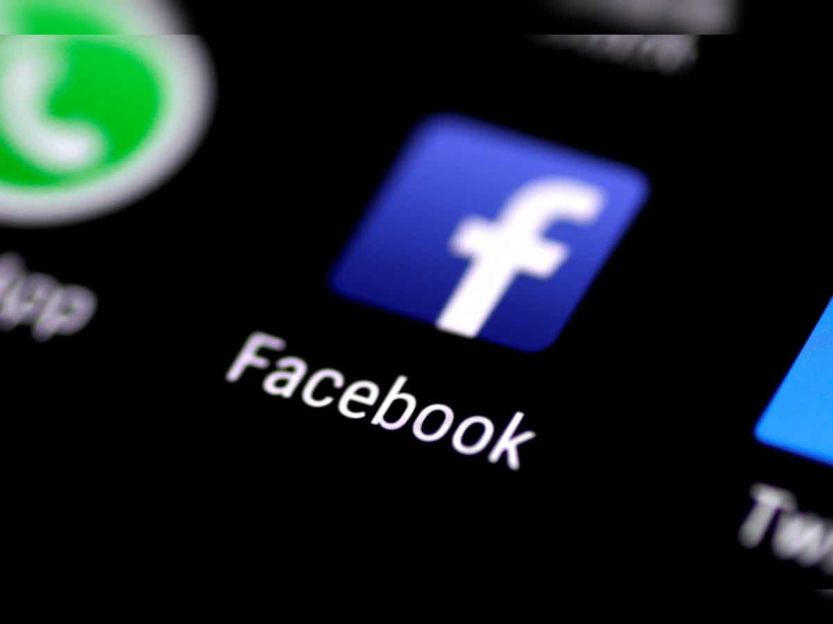 Facebook 'fake clone' message goes viral | Zee Business