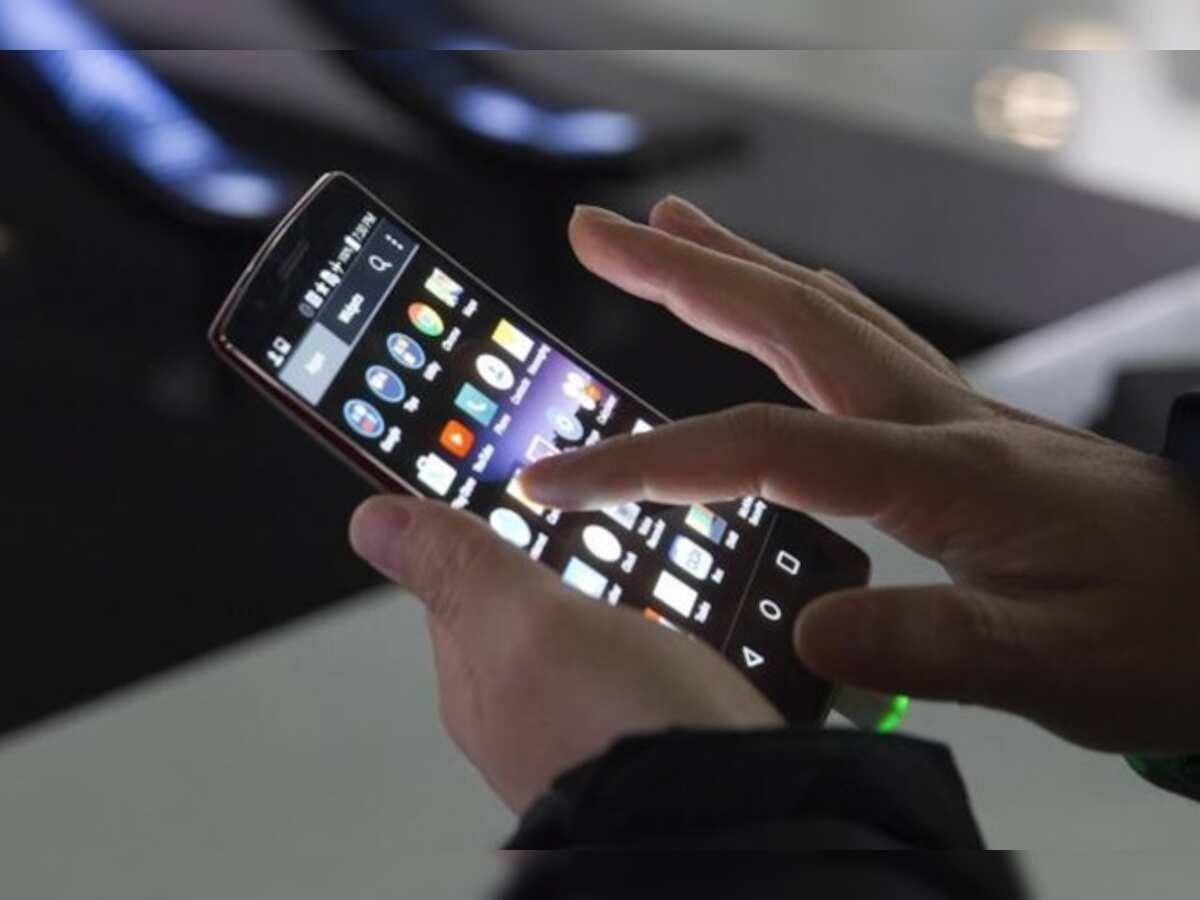 Android Q's revamped gestures to ditch back button | Zee Business