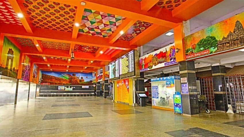 AMAZING! New Delhi Railway Station undergoes unbelievable ...