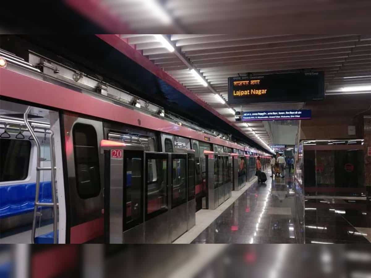 Delhi Metro Pink Line, Magenta Line commuters still facing mobile ...