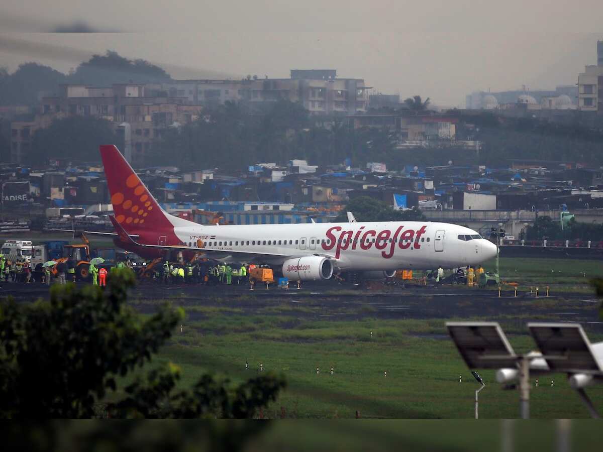 SpiceJet plane overshoots Shirdi runway on landing; passengers safe ...