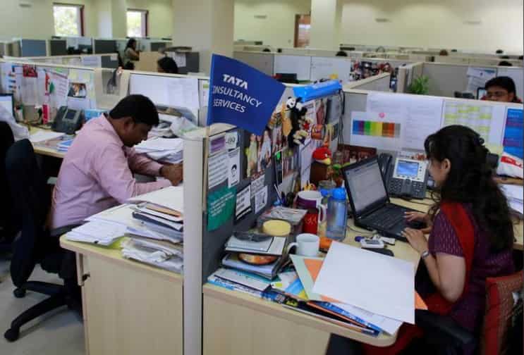 TCS jobs: IT-giant hires 12,356 employees in Q1, highest in past 5 ...