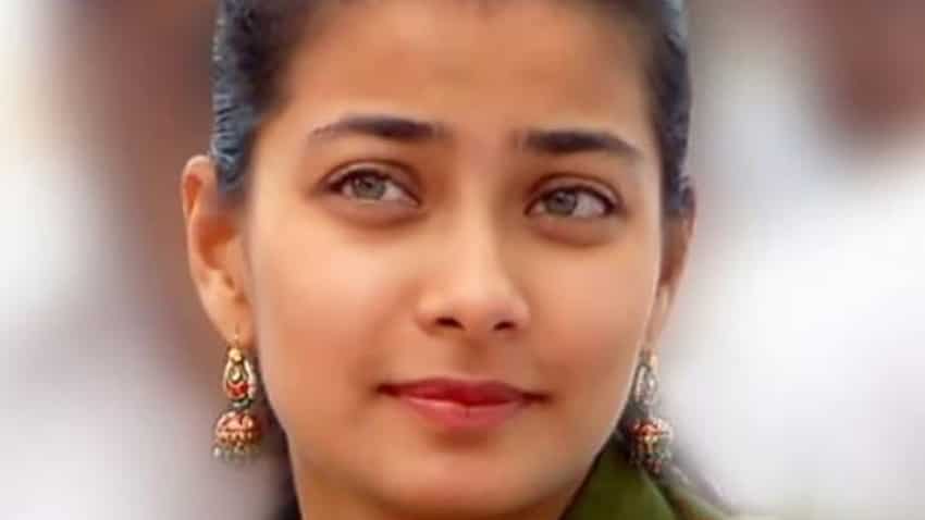 LIVE: Praniti Shinde Election Result News - Congress trailing on ...