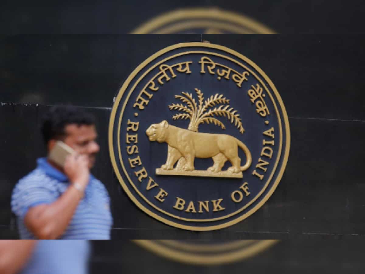 RBI slaps penalties on Bank of India, Karnataka Bank | Zee Business