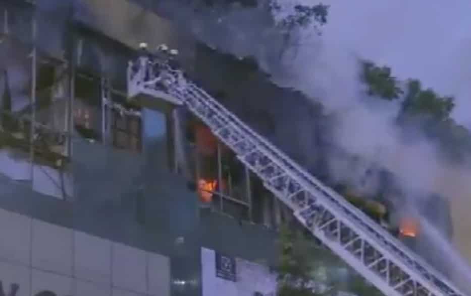 Fire at Mumbai Mall, 3500 people evacuated from 55-storey building ...