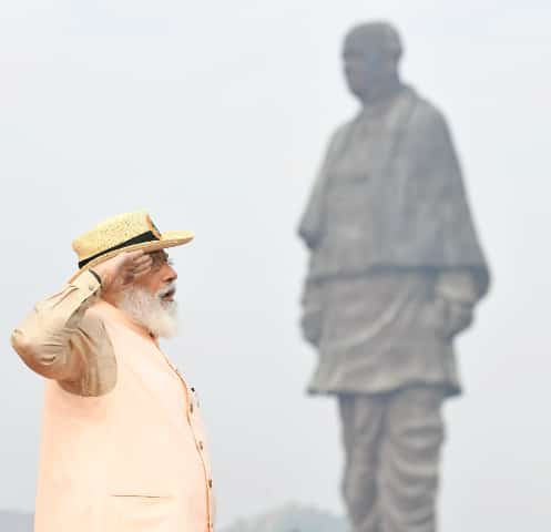 PM Narendra Modi pays tributes to Sardar Vallabhbhai Patel at Statue of ...