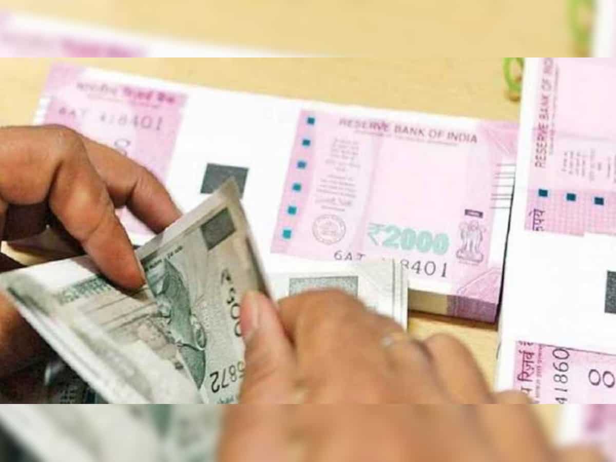 Rupee slumps 27 paise to 72.99 against US dollar in early trade | Zee ...