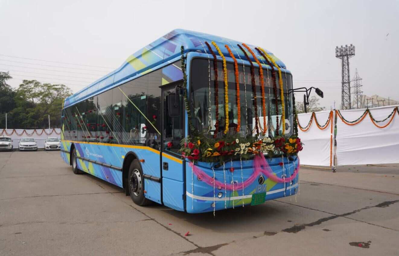 First Electric Bus In Delhi CM Arvind Kejriwal Flags Off Electric