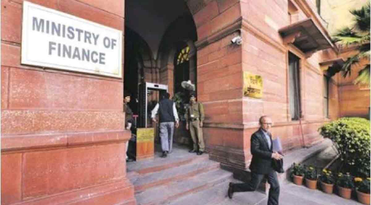 India's revenue collection jumps 34% in FY 2021-22 over previous year ...