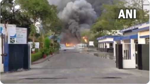 Massive fire breaks out in Deepak Nitrite chemical plant in Vadodara, 7 ...