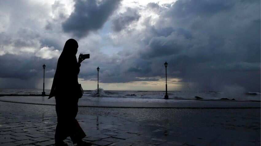 Delhi weather forecast: Cloudy sky, light rains likely on Independence Day 2022 | Zee Business