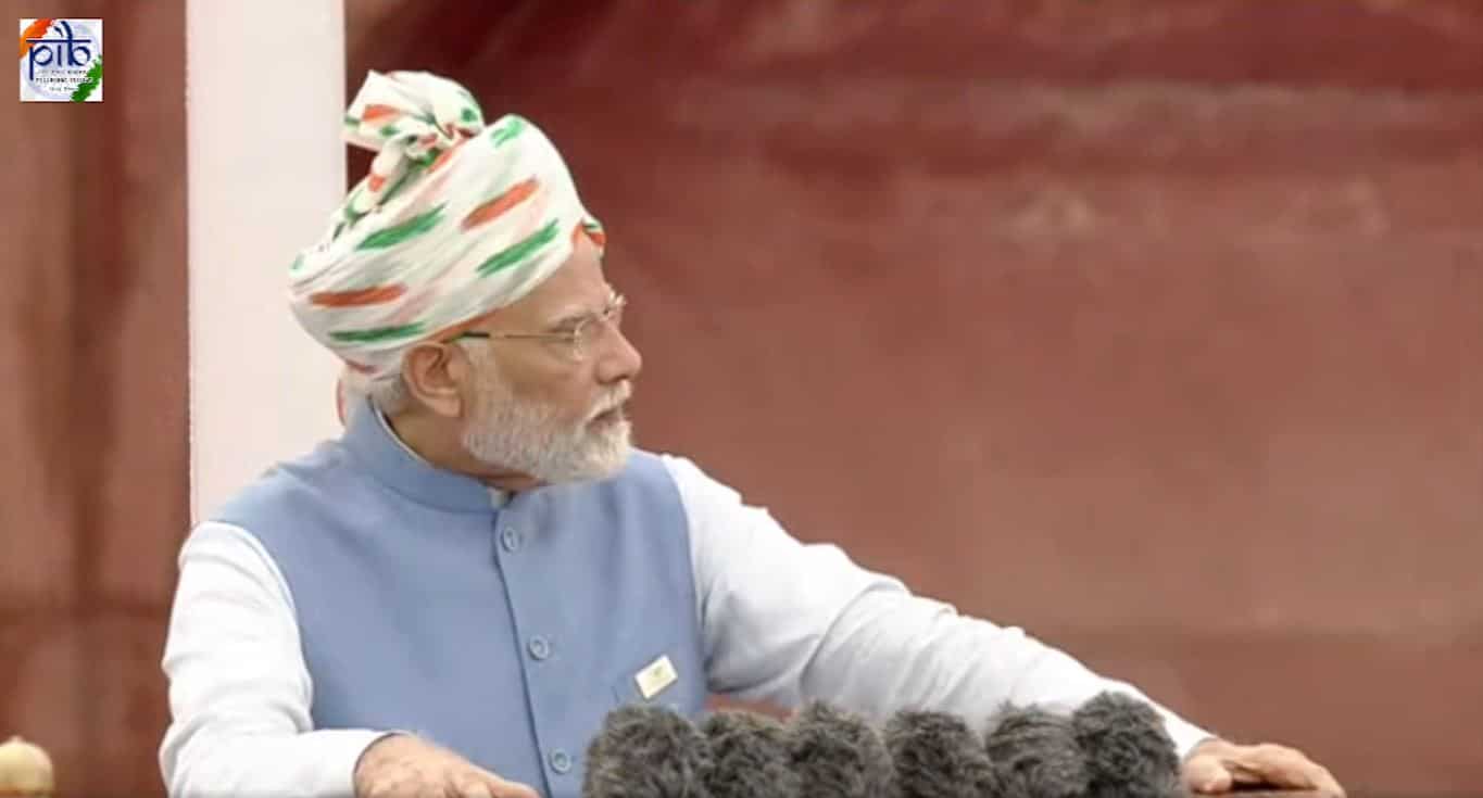 Independence Day 2022: PM Modi dons white turban with Tricolour stripes ...