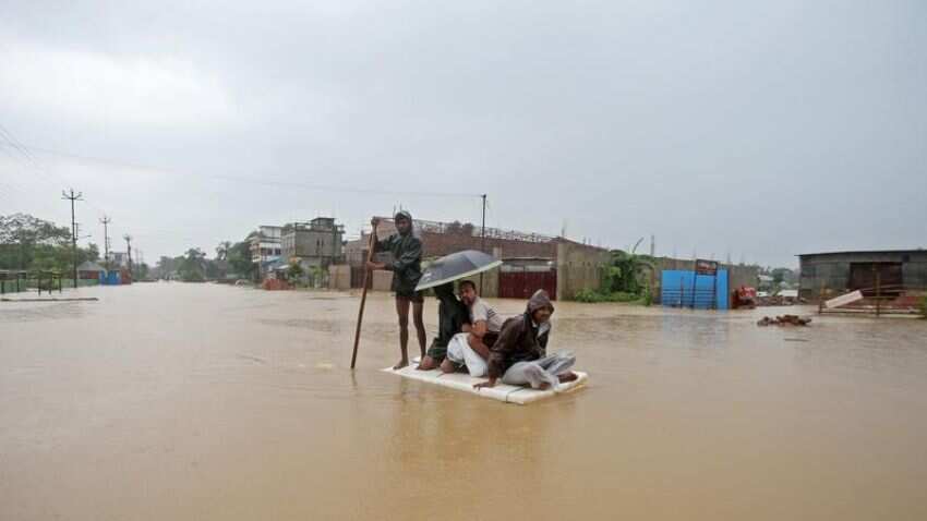 Odisha floods: Situation in Mahanadi river remains grim, over 2 lakh ...