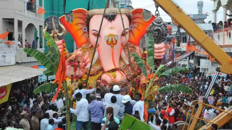 Ganesh Chaturthi: What Is The Atmosphere In The Ganesh Pandal At ...