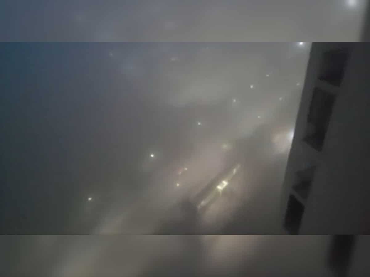 Delhi-Noida weather updates: Noida, Greater Noida wake up to dense fog ...