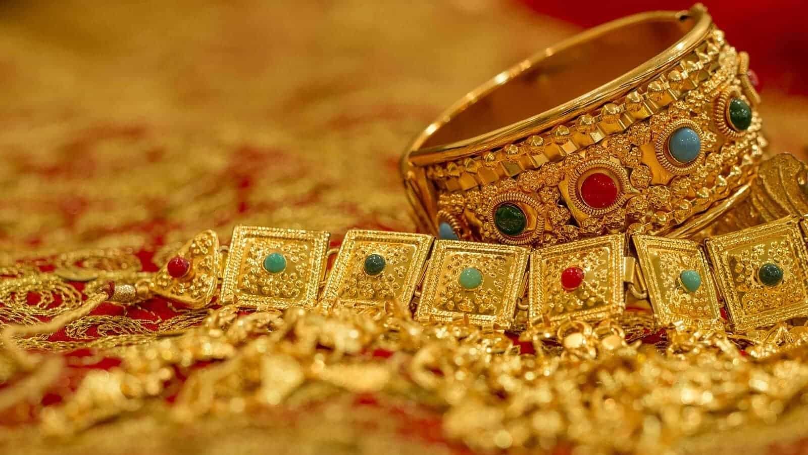 Commodity Superfast: Silver Prices Drop By Rs 350, Gold Price Falls To ...