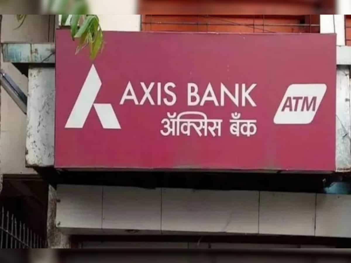 Axis Bank dips as government offloads entire 1.55% stake | Zee Business