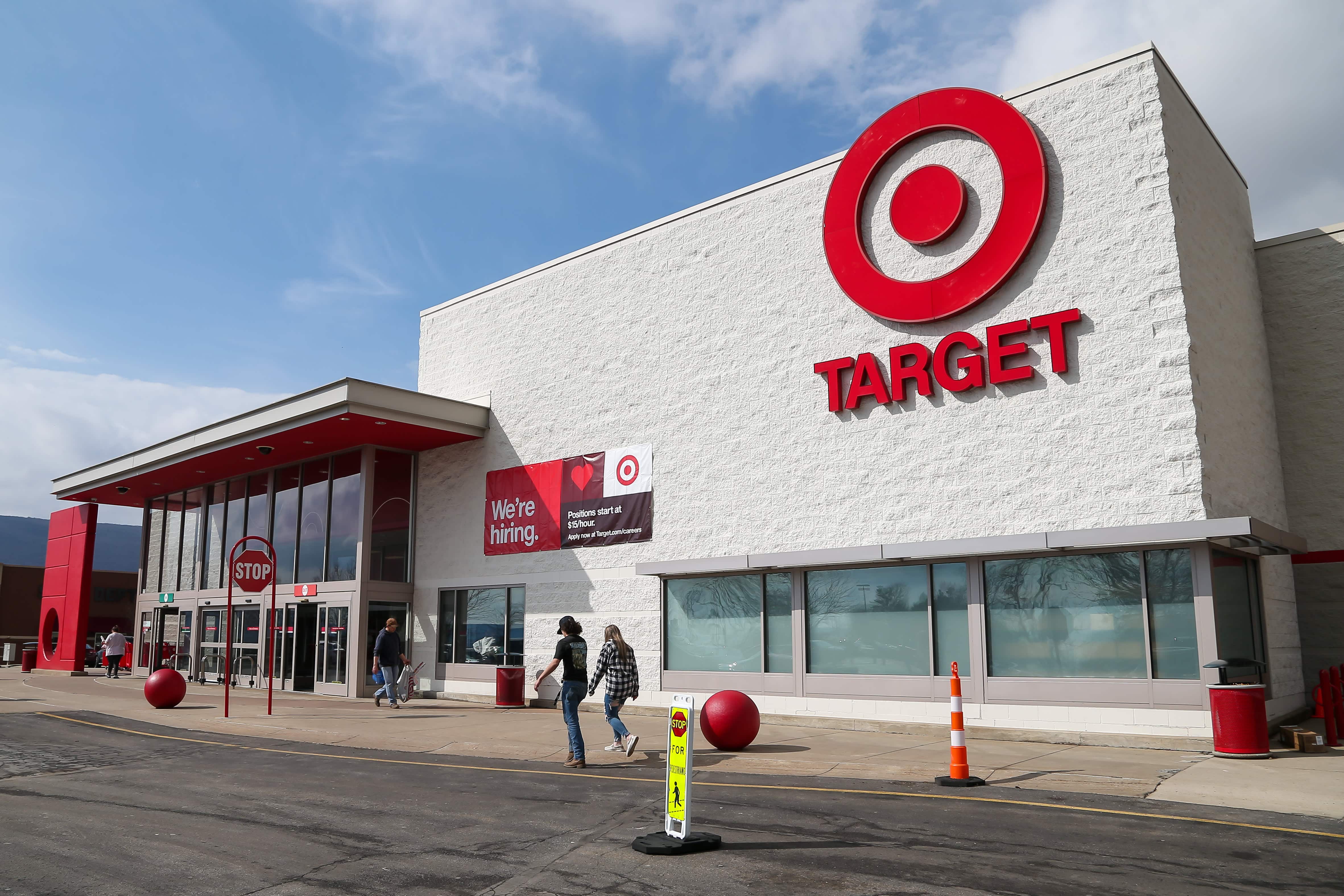 TARGET Cuts Outlook, Misses Big On Profit As Its Shoppers Retrench ...