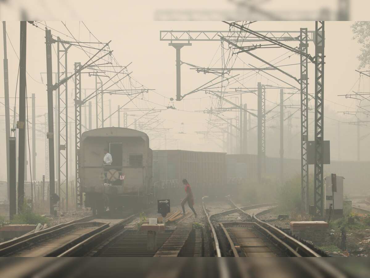 List of trains running late at New Delhi Railway Station | Delhi temperature today, Delhi ...