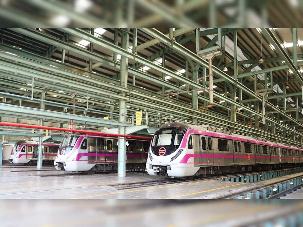 Delhi Metro Guidelines: DMRC notifies timings; exit from Rajiv Chowk ...