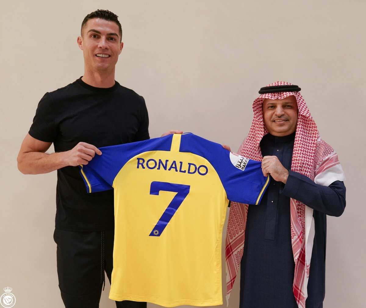 Cristiano Ronaldo Signs With Saudi Arabian Club Al Nassr Becomes Cristiano Ronaldo Signs With Saudi Arabian Club Al Nassr Becomes