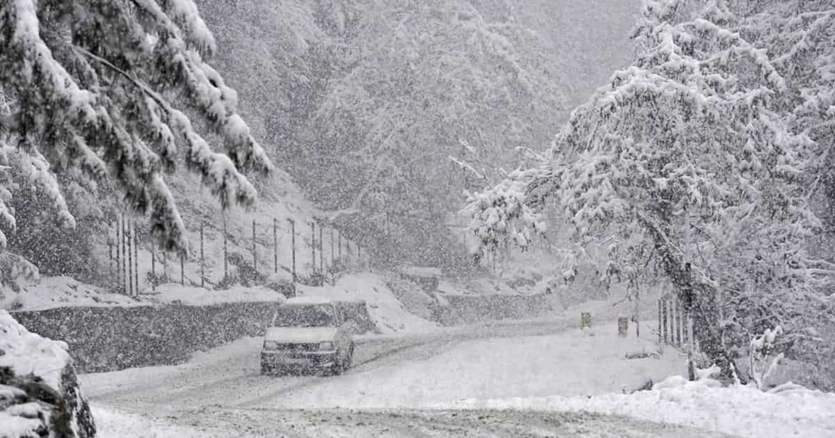 Heavy Snowfall Continues In Jammu Kashmir And Ladakh, IMD Issues ...