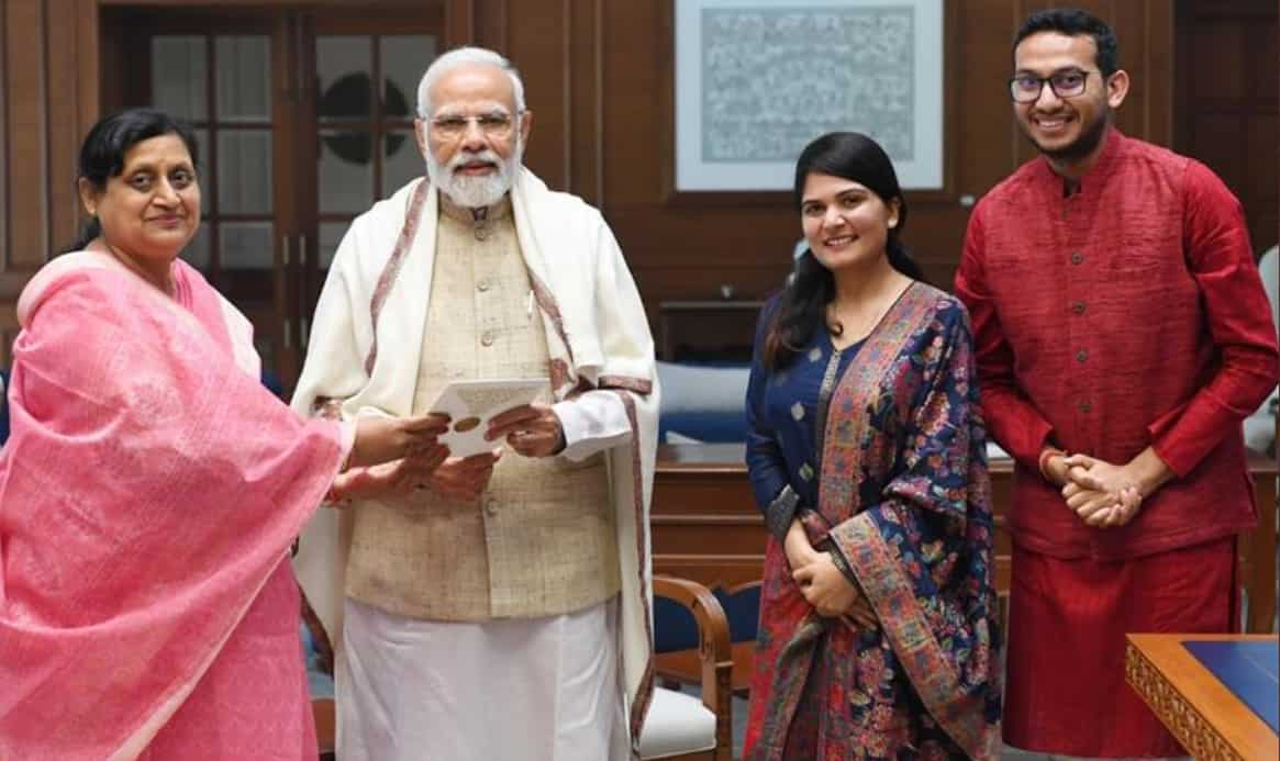 OYO founder Ritesh Agarwal invites PM Modi to his wedding | Zee Business