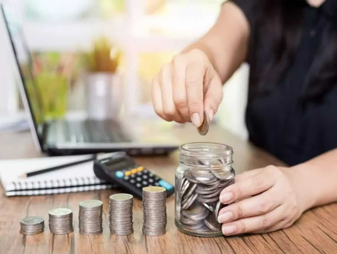 Money Guru: FD Or Debt Fund - Expert Decodes Investment Effective ...