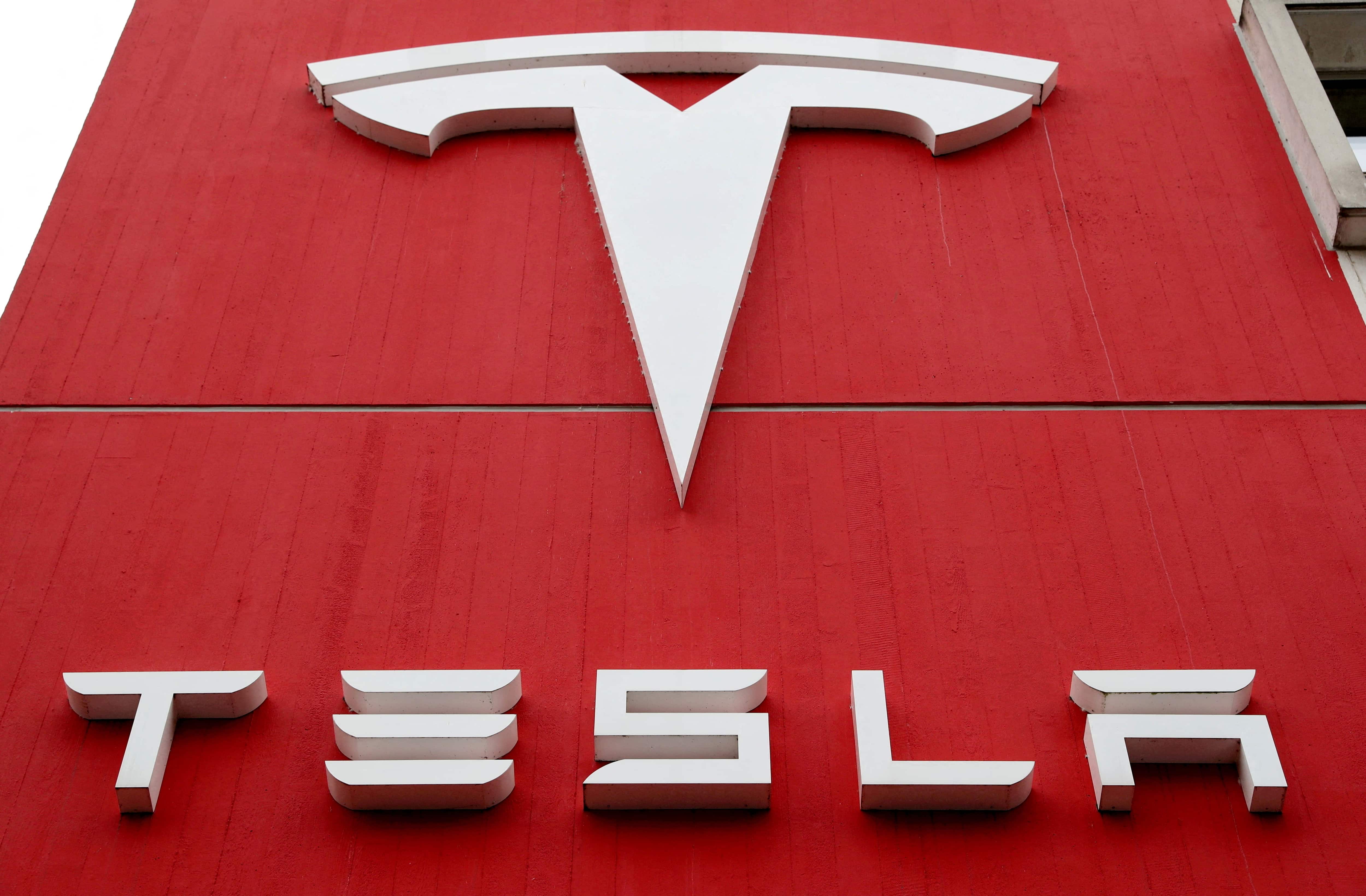 Tesla recalls 35 semi trucks over rollaway risk