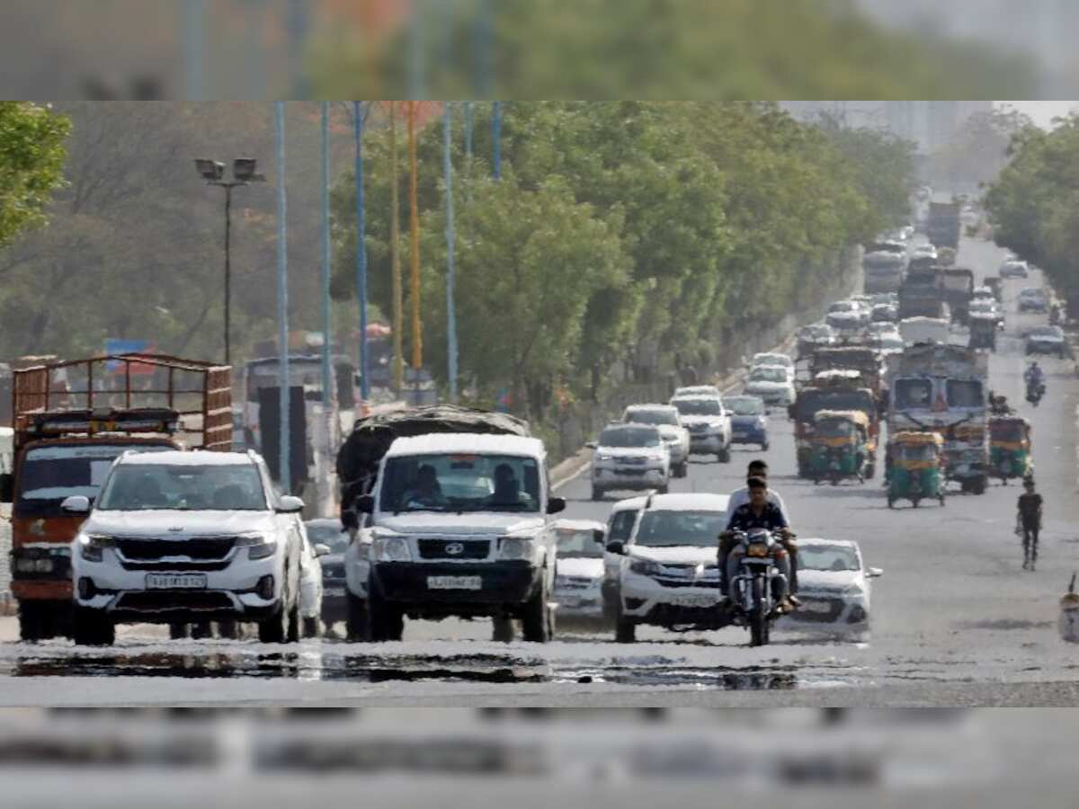 Delhi weather update: City wakes up to rain | Zee Business