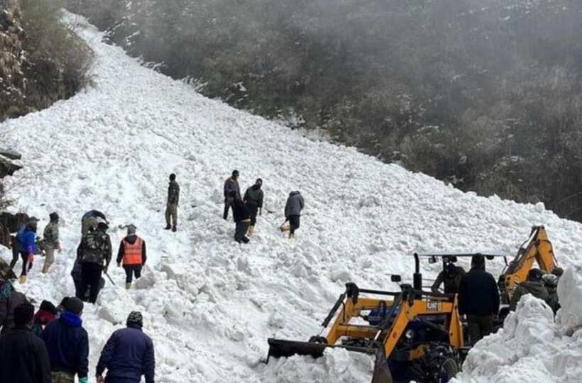 Major Avalanche Hits Sikkim's Nathula Border Area; 7 Tourists Dead ...