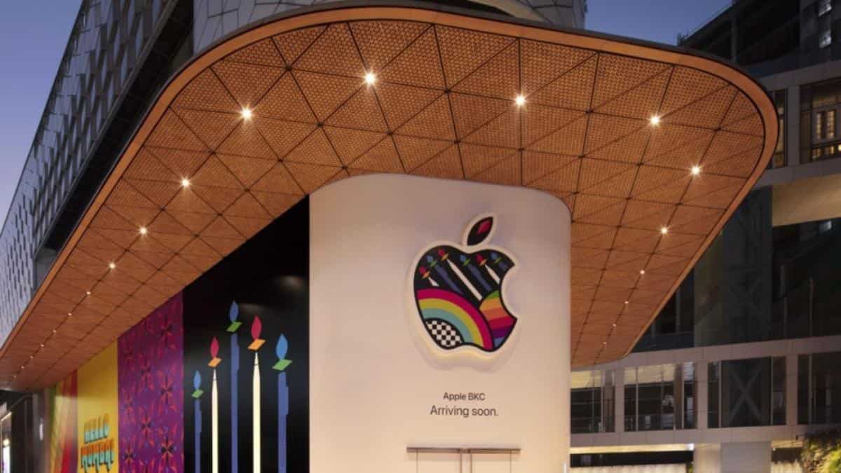 Apple's First India Store Opens In Mumbai's BKC | Zee Business