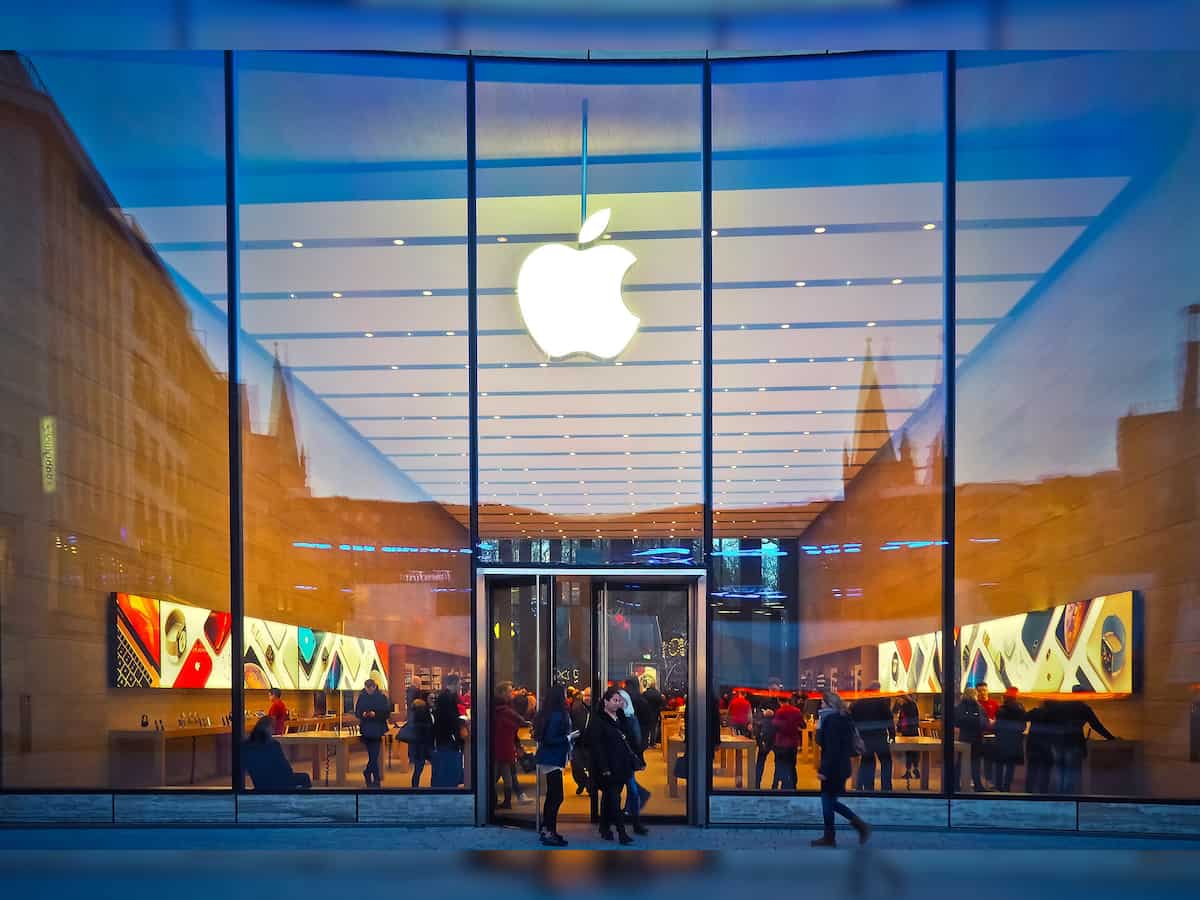 Apple unveils Apple Card's savings accounts with 4.15% interest rate ...