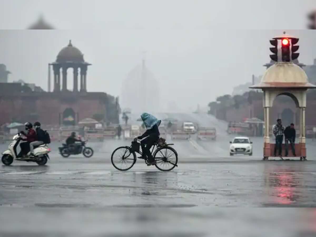 Light rain, thundershowers with gusty winds likely in Delhi | Zee Business