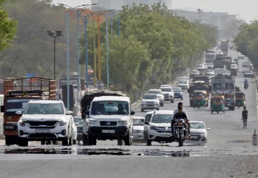 Delhi Weather Today: Temperature recorded below 19.5 degree | Zee Business