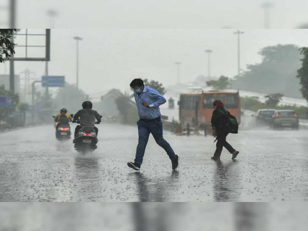 Parts of Delhi receive fresh spell of rain as temperature falls | Zee Business